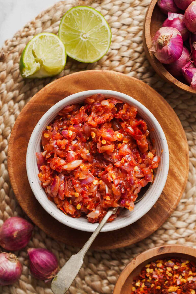 Lunu Miris (Chilli and Onion Sambal)